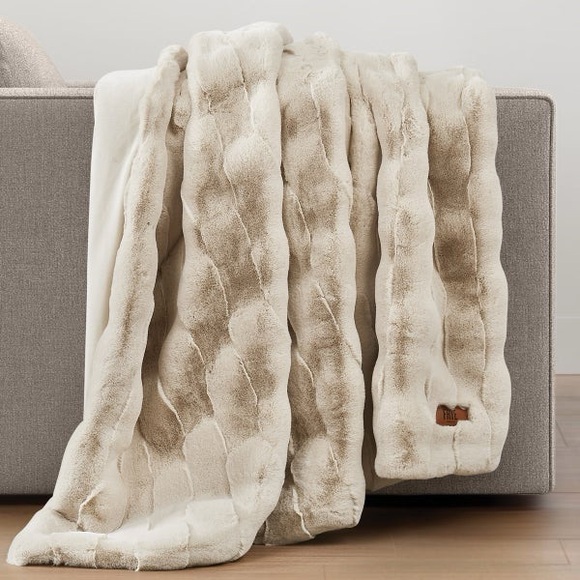 Frye | Bedding | Frye Luxe Faux Fur Throw | Poshmark